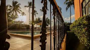 2 piscinas exteriores