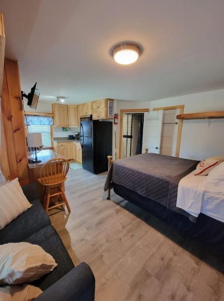 Drop Anchor In Our Studio Only Steps To The Beach - Seabrook, NH
