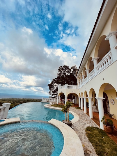 El Castillo Tropical