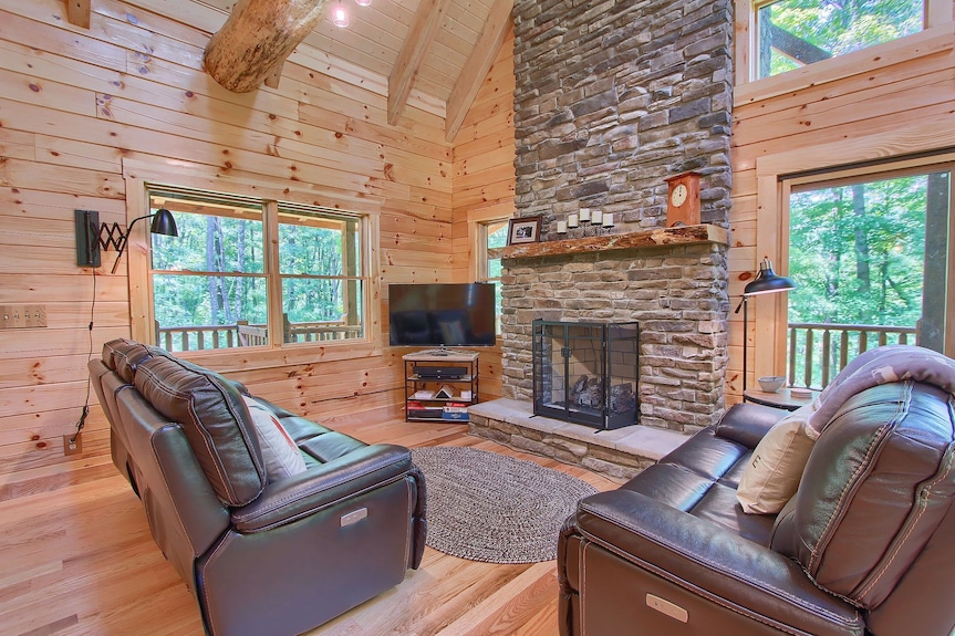 Whispering Trees Lodge , Sleeps 10, 4 Miles From Old Man's Cave - Ohio