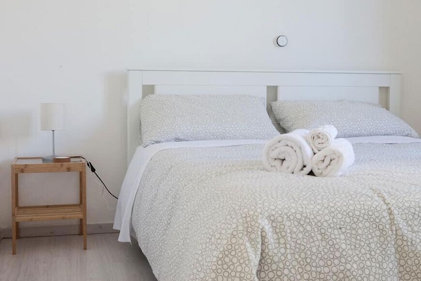 2 quartos, secretária, ferro/tábua de engomar, Wi-fi grátis