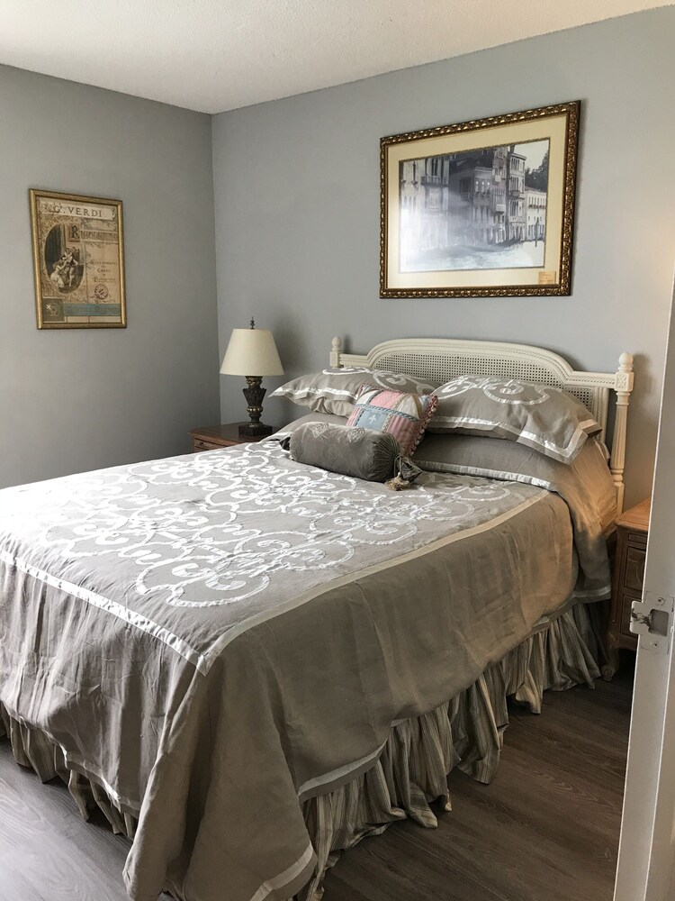 One Bedroom Condo With Amazing View Of The St.clair River - Sarnia