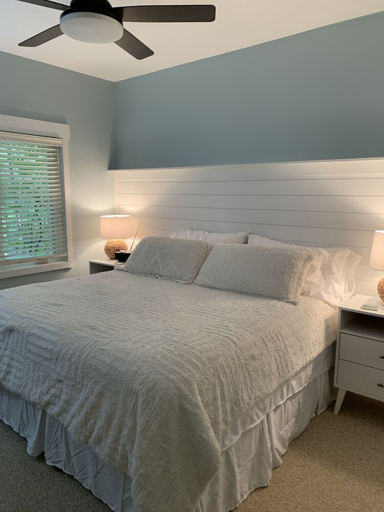 Beautiful & cozy condo with private wooded view deck @ The Homestead ...