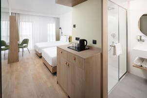 Quarto duplo | Frigobar, cofres nos quartos, escrivaninha