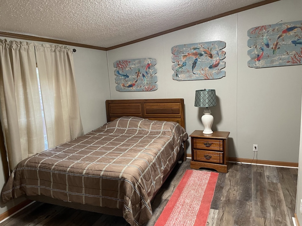 Well Maintained House In Island Club Just Minutes From Downtown Pib! - Put-in-Bay, OH