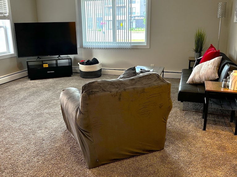 Easy Summer Living - Park The Car & Relax! Walk To Shops, Dining & The Lake - Forest Lake, MN