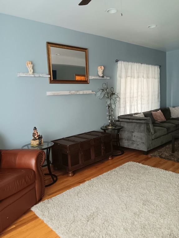 Stunning 3-bedroom Apartment! - Brookfield Zoo, Brookfield
