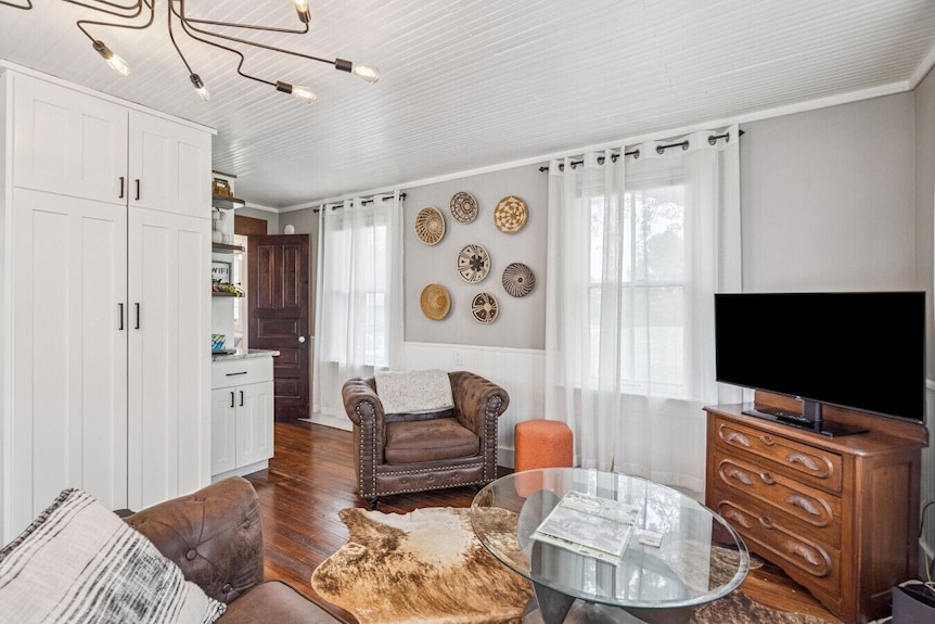 The Rock House- The Coziest Pella Cottage Retreat W/ Firepit - Lake Red Rock, IA