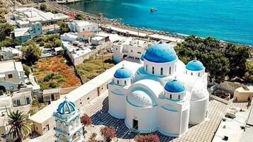 Na praia, praia de areia negra, autocarro para a praia