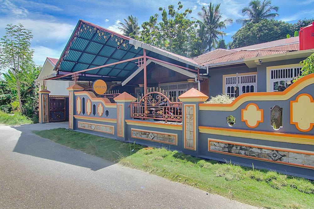 Oyo 90526 New Bunga Sonsang Homestay Syariah - Padang