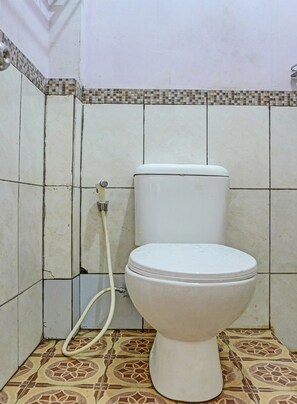 Quarto Duplo Standard | Casa de banho | Um polibã 
