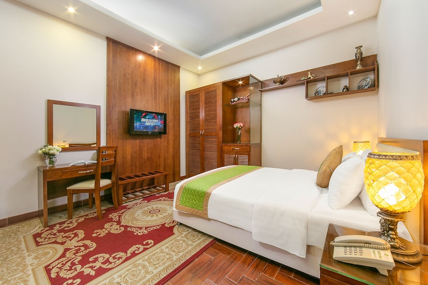 A Romantic 4-star Hotel In The Center Of Hanoi - Hanoi