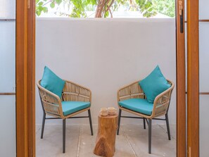 Quarto Duplo Standard | Cofre no quarto, secretária 