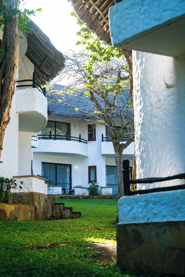 Safari Beach Hotel - Diani Beach