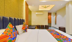 Roupa de alta qualidade, cofre no quarto, secretária, Wi-fi grátis