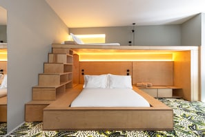 Friends and Family Room Mateus | Frigobar, cofres nos quartos, individualmente mobiliados