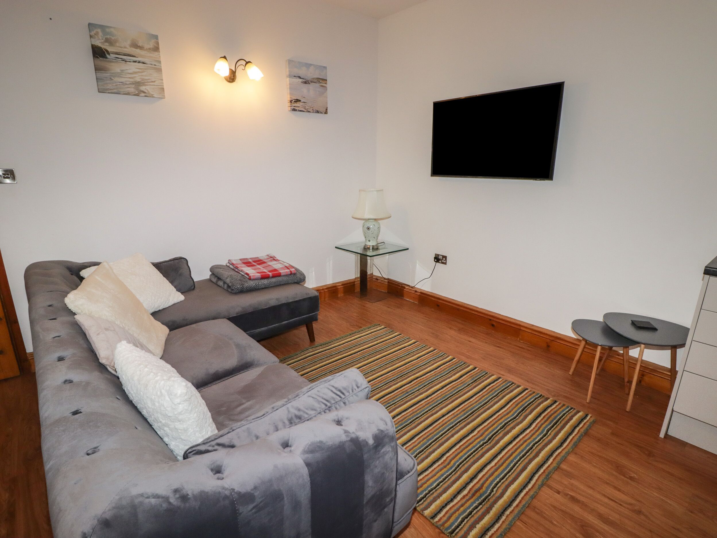 Swallows Retreat, Pet Friendly, Character Holiday Cottage In Carew - Manorbier