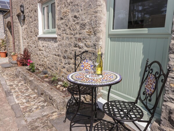 Swallows Retreat, Pet Friendly, Character Holiday Cottage In Carew - Manorbier