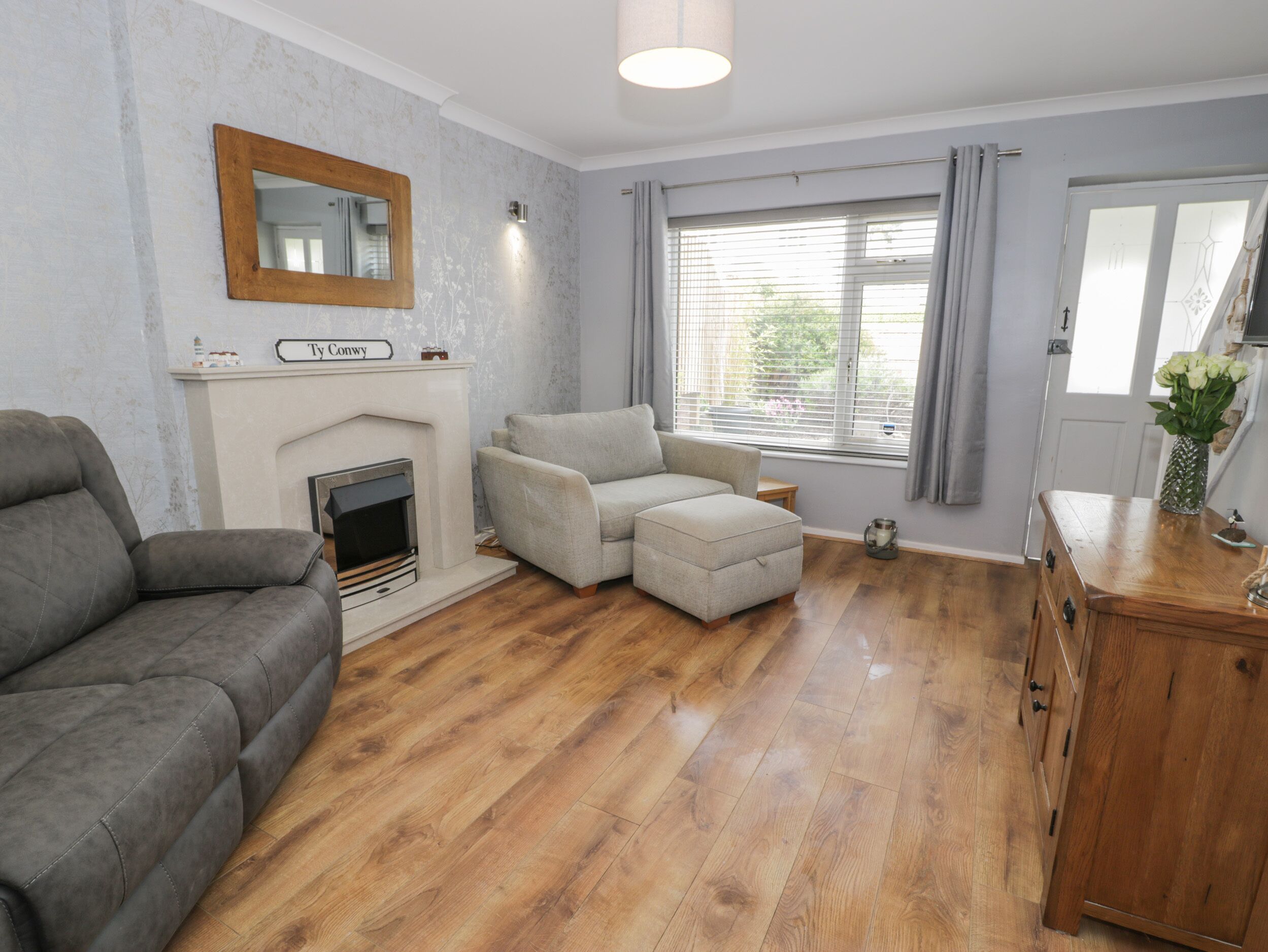 Ty Conwy, Pet Friendly, Character Holiday Cottage In Conwy - Conwy