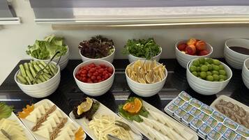 Pequeno-almoço preparado no momento diário incluído