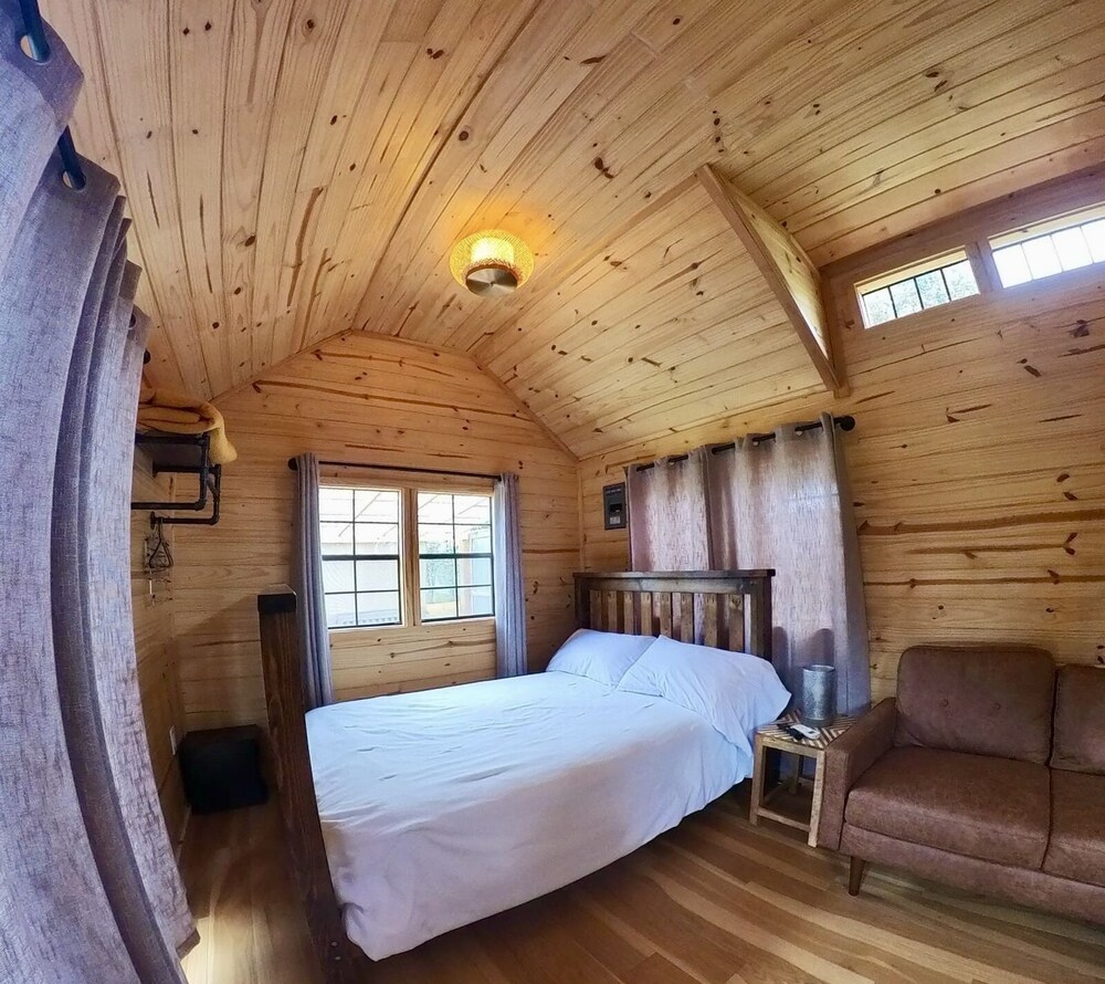 Cozy Cub Getaway • Pet Friendly • Peaceful Vibes - Saluda, NC
