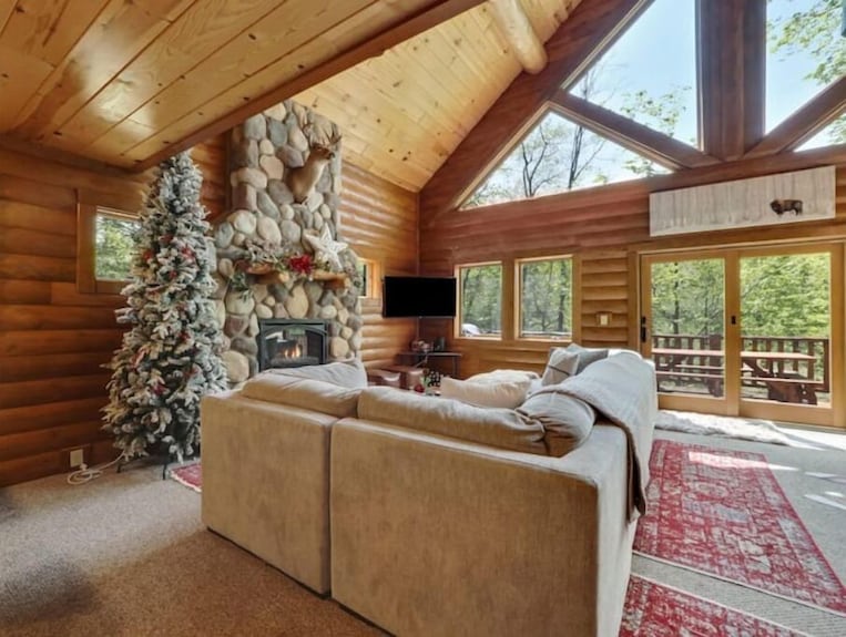 Boyne Mountain Cabin Upscale/cozy\nclose To Golf, Ski In/out 4-bedroom W/hot Tub - Boyne City, MI