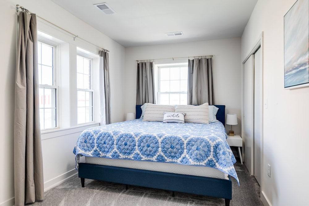 Charming 2 Bedroom Downtown Vacation Rental: Stroll To Shops And River With Ease - Colonial Beach, VA