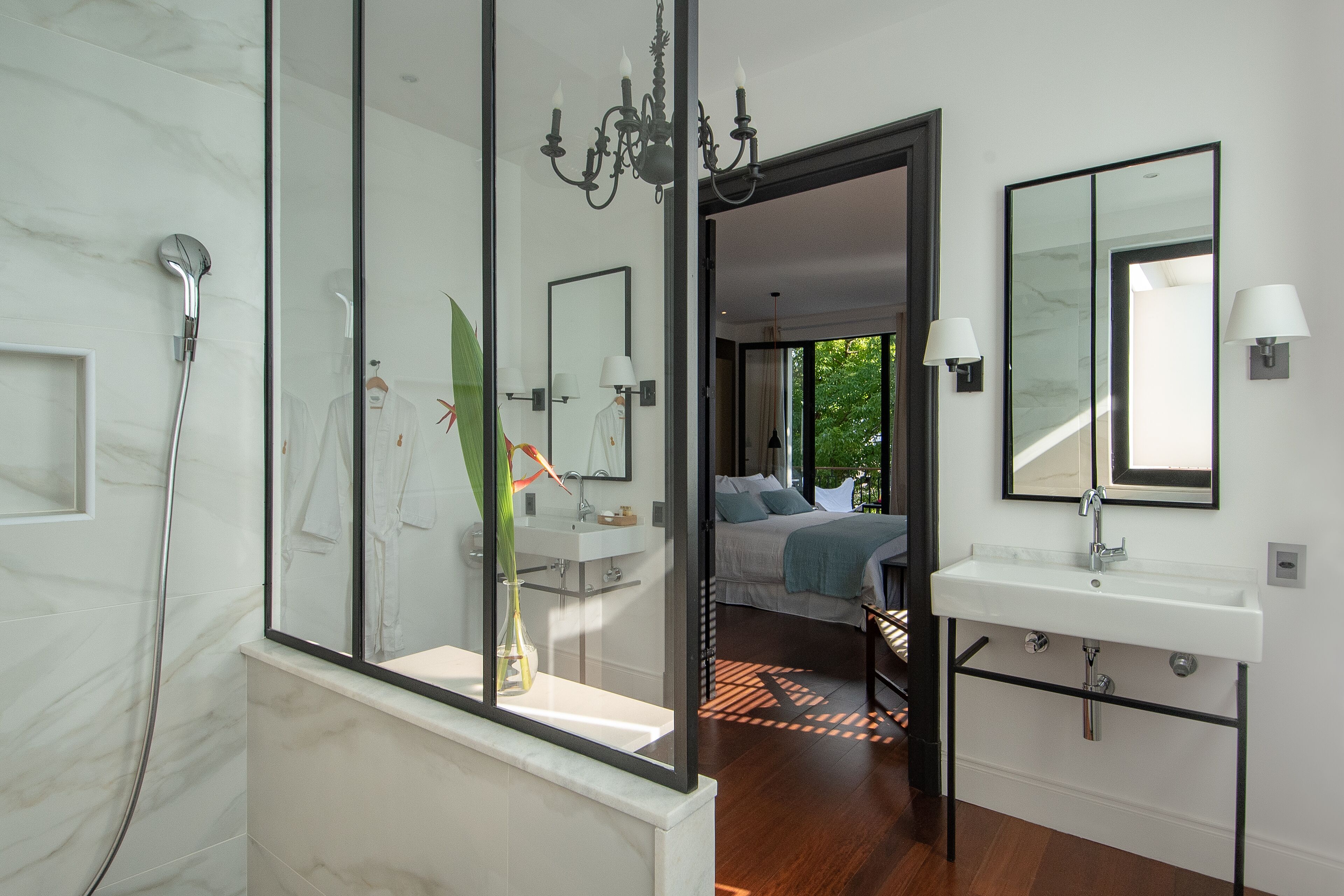 Suite Júnior | Casa de banho | Um secador de cabelo, roupões, toalhas fornecidas 