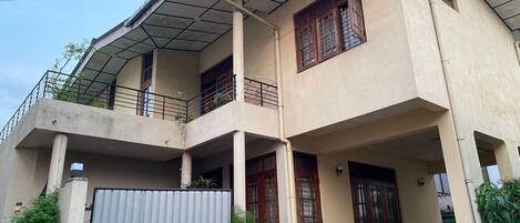 Fachada da propriedade