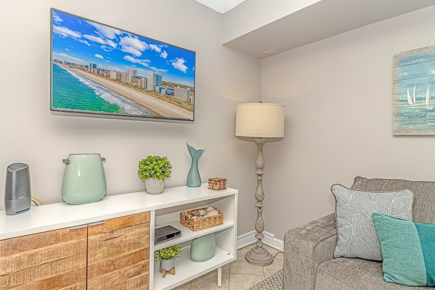 New Owner Special Cozy Oceanfront 2 Bed 2 Bath Condo Suite 4th Floor - South Carolina