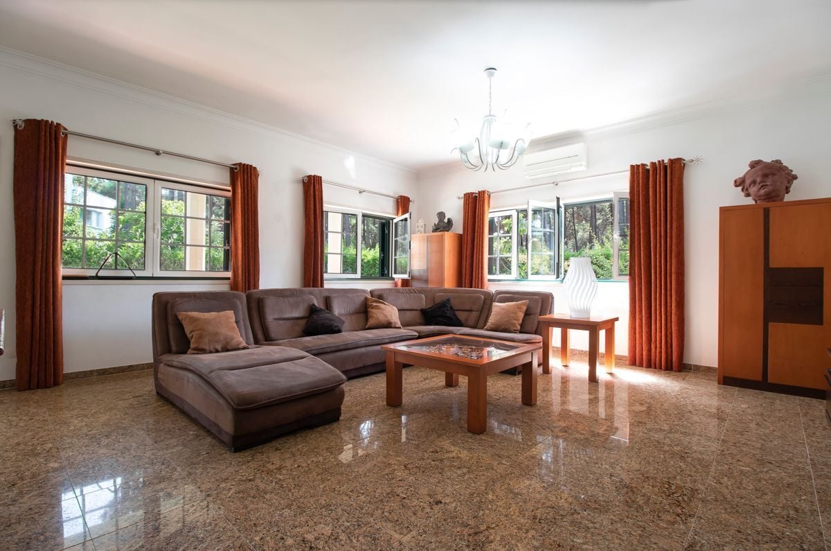 Villa Golf And Sea - Five Bedroom Villa, Sleeps 10 - Seixal