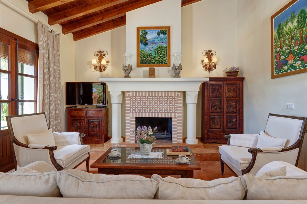 Villa Loli - Three Bedroom Villa, Sleeps 6 - Cómpeta