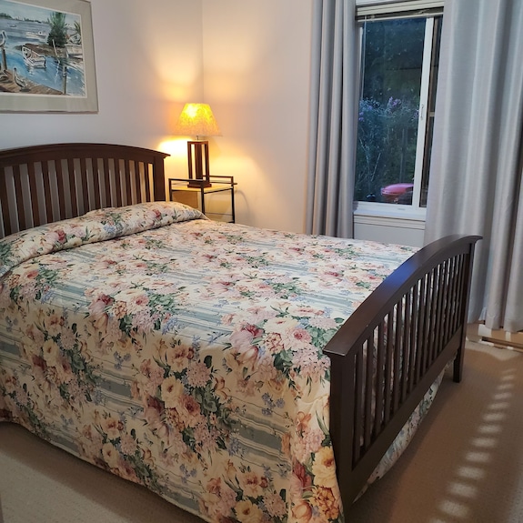 Charming Walkout Basement Patio Suite - Ocean Views. - バンクーバー島