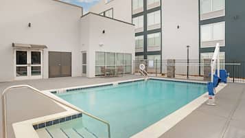 Piscina externa sazonal