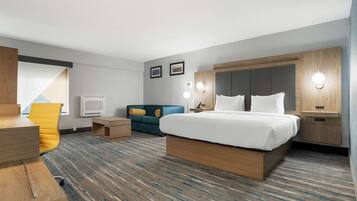 Quarto Individual, 1 cama king-size, não fumadores, frigorífico e micro-ondas (with Single Sofabed) | Secretária, secretária adequada para computadores portáteis