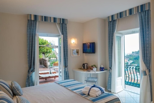Quarto luxo | 1 quarto, cofres nos quartos, escrivaninha, quartos à prova de som