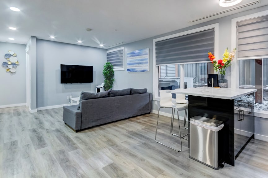 Bow 119 | Adorable Suite With Pool & Hot Tub - Canmore