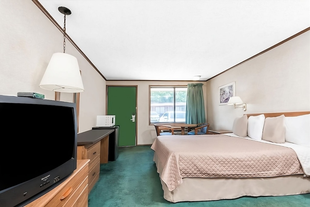 Tidy Unit, Outdoor Pool, Free Parking, Wifi, Pets Allowed - Kentucky