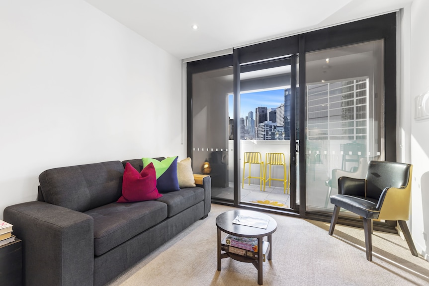 Love Melbourne By Ready Set Stay - Huge Balcony Apartment, Pet Friendly, Wifi - Rod Laver Arena