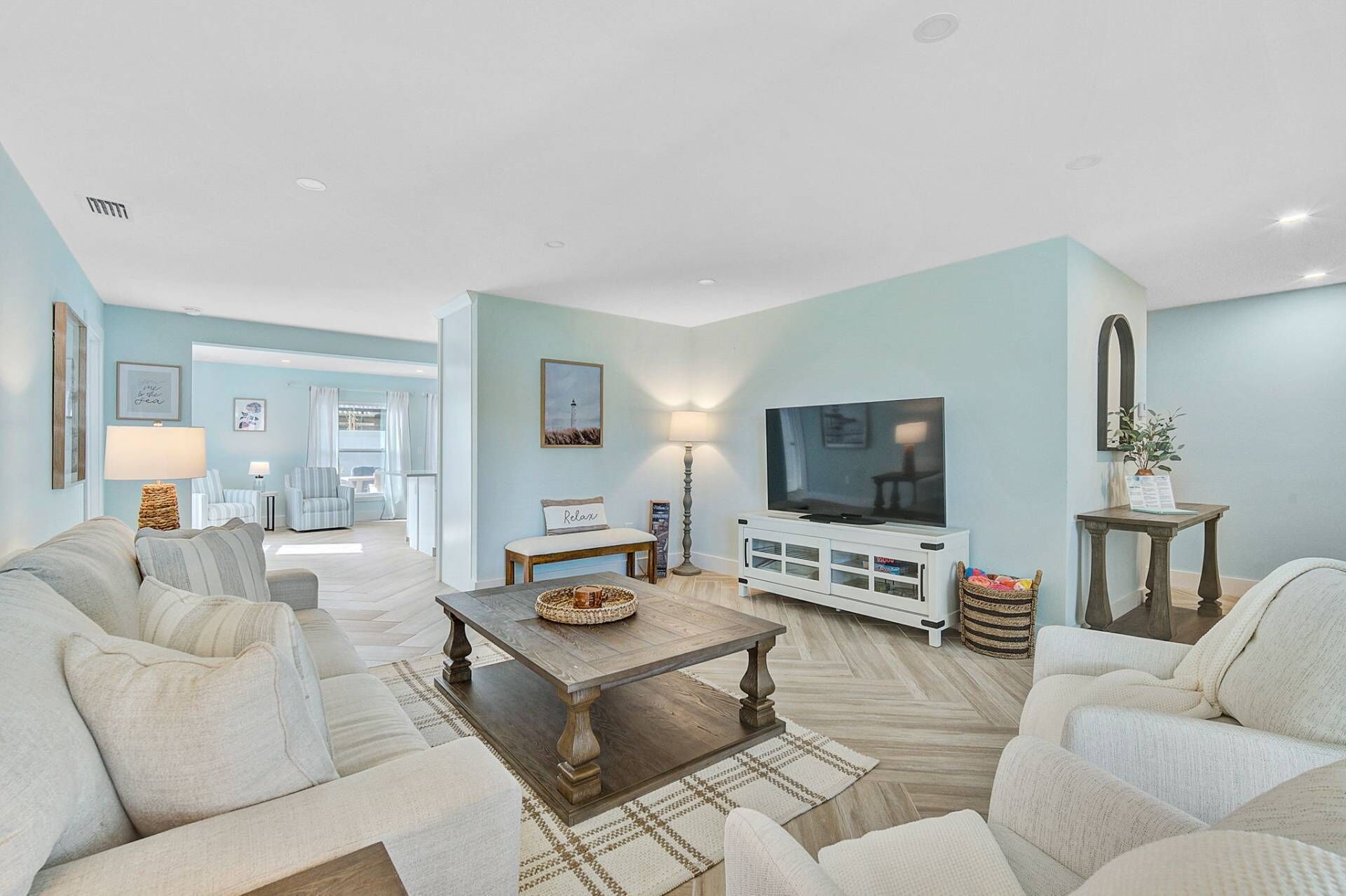 Tranquil Breeze Getaway - Private Hot Tub, Ev Charger, Peaceful Setting, Near Beautiful Beaches! - Bradenton