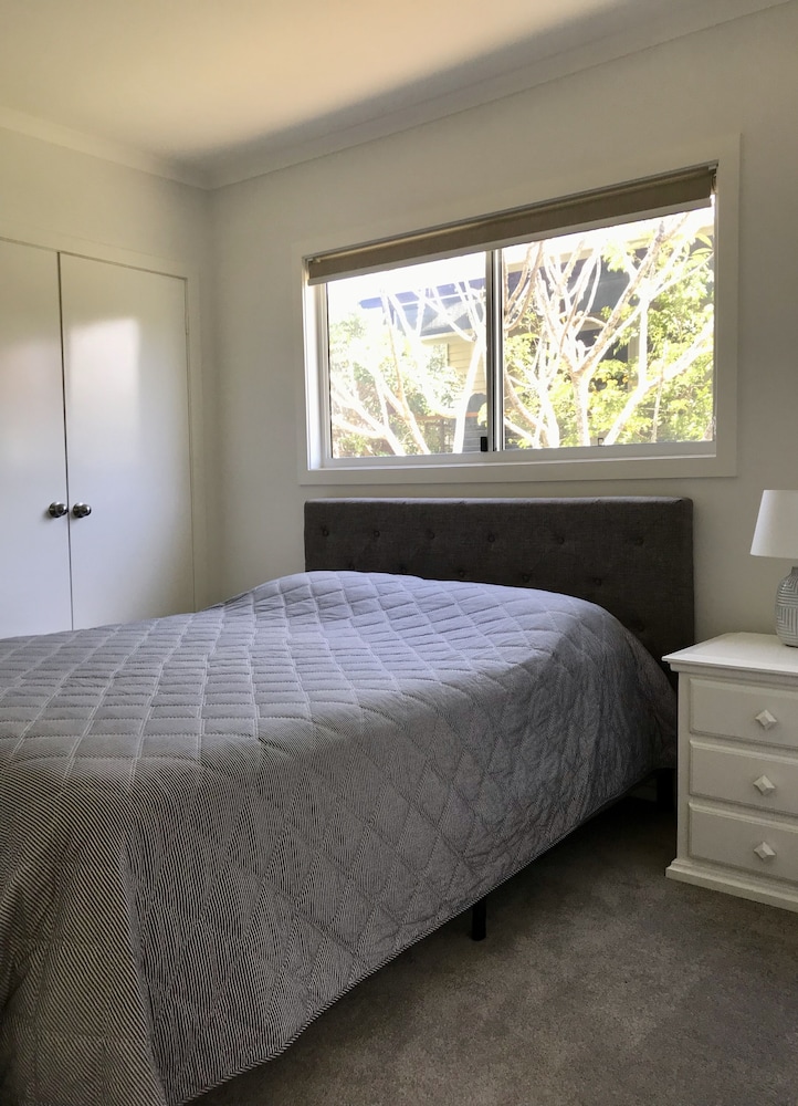 Windara, Magnificent Location By The Beach - Ocean Shores