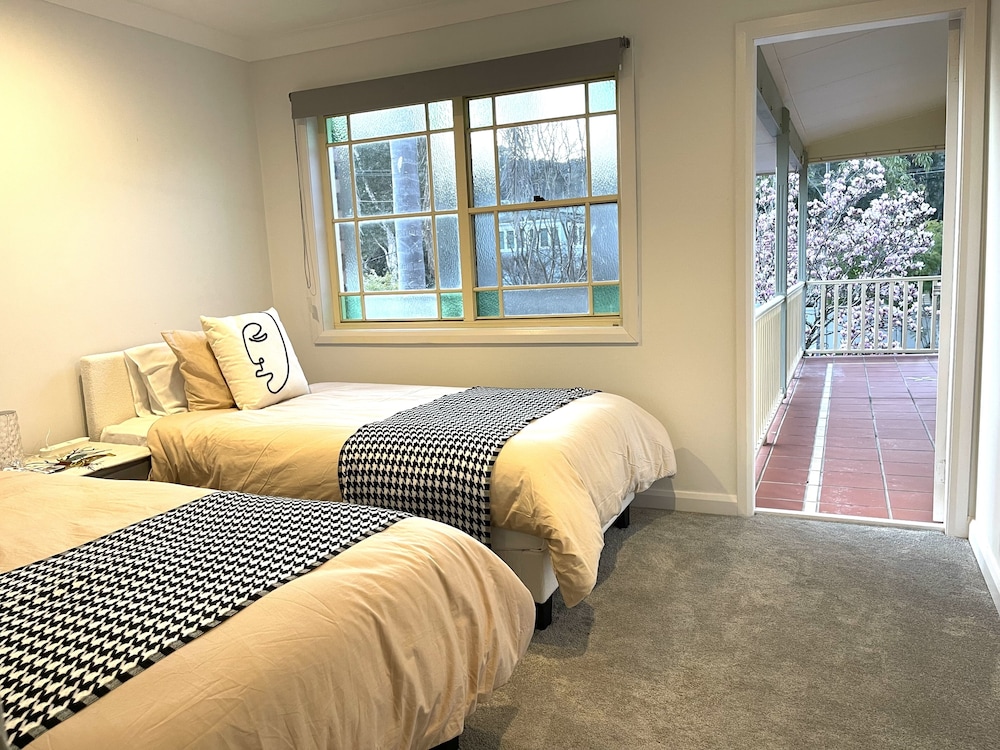 Waterfront with Previte Jetty 7 BR Holiday Home - Tascott | Vrbo