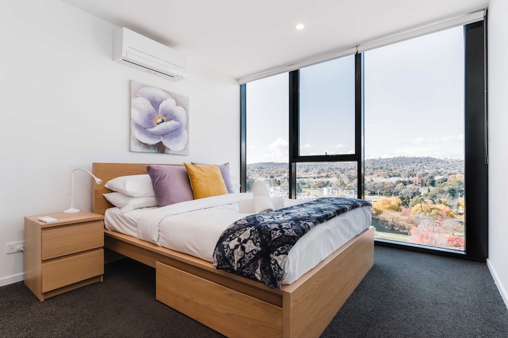 Lovely Sunny 2-bedroom Apartment With Pool And Gym - Canberra