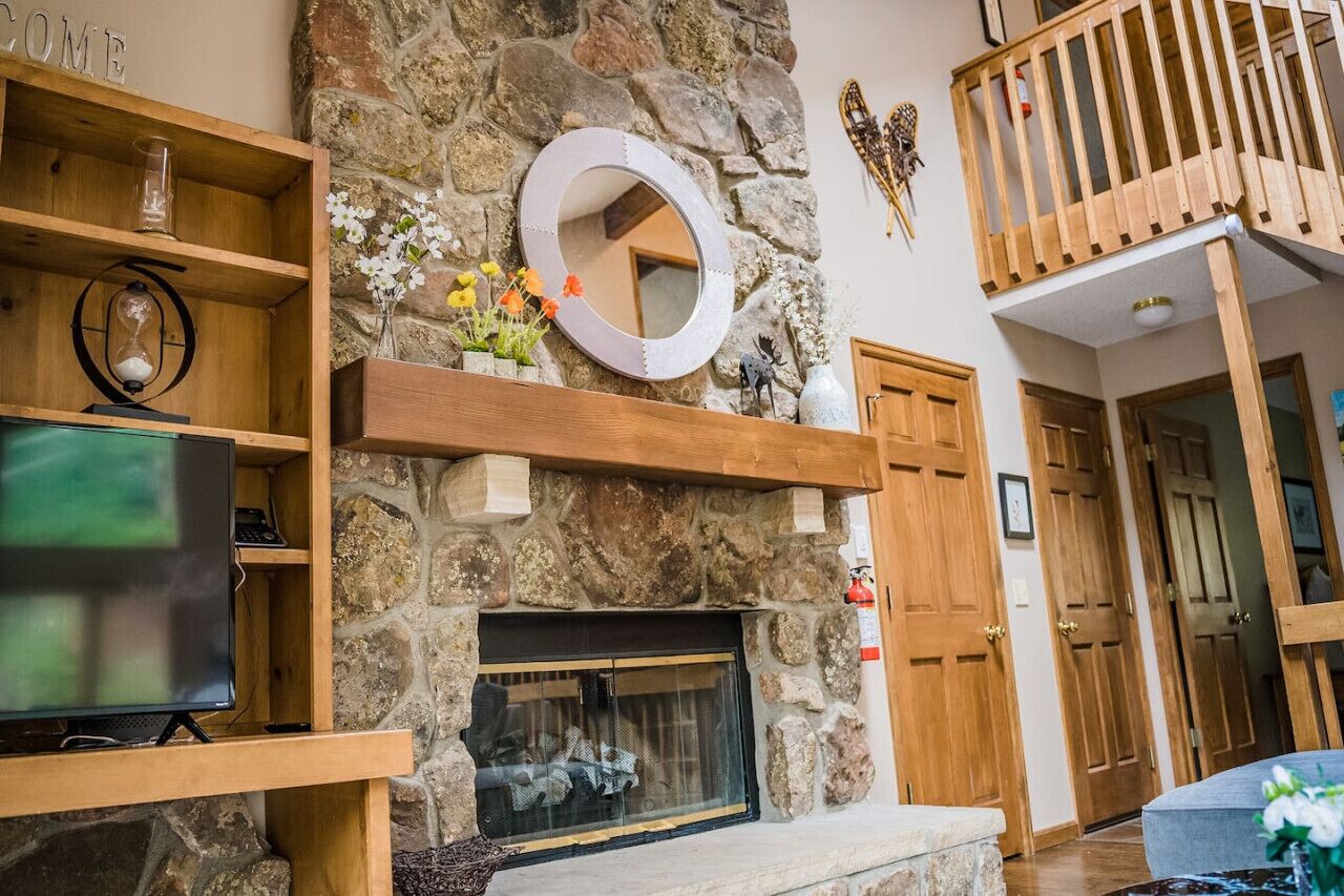 Walk Into Park! Pool Table, 2 Fireplaces, River - Estes Park, CO