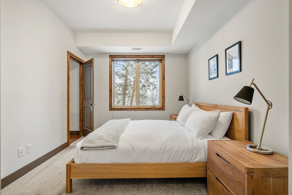 The Noble Nest | Pool | Hot Tub | Patio - Radium Hot Springs