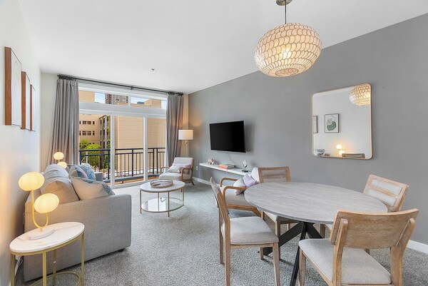 Belltown Perch Explore Like A Local - Seattle, WA