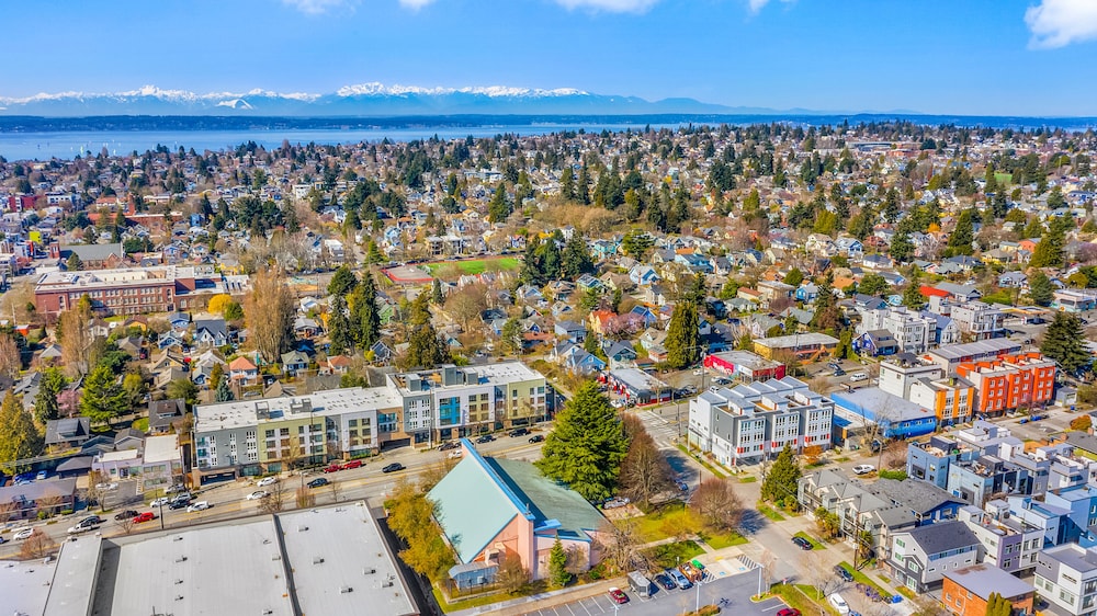 The Sweetest Suite - 91 Walkscore - Bainbridge Island, WA