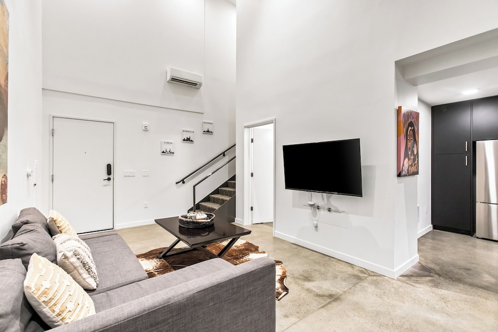 Urban Loft In Redmond Core - Redmond, WA