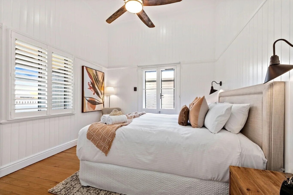 This Exceptional Property Is The Ideal Retreat To Share With Friends And Family - Bundaberg Central