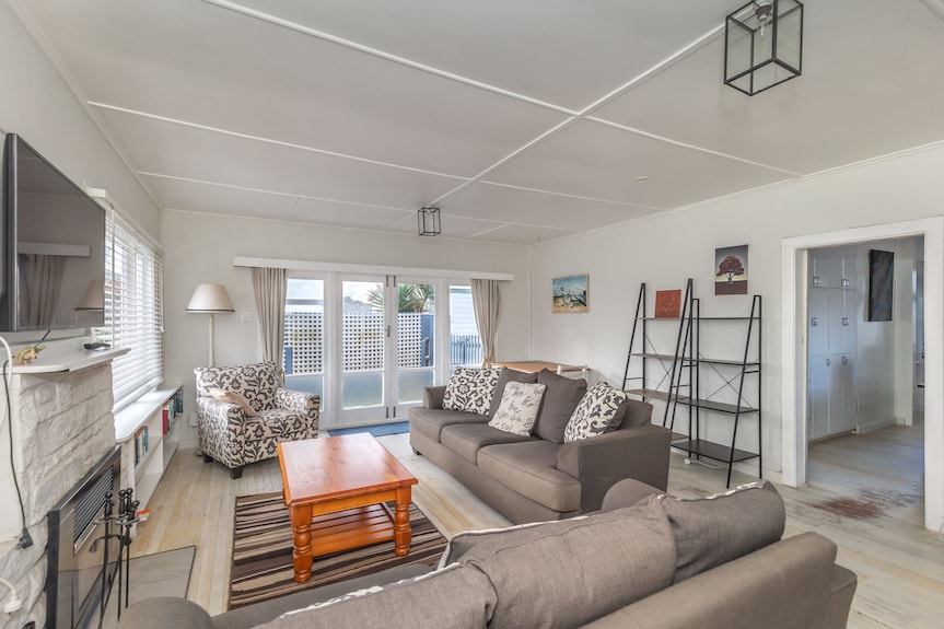 Te Manahuna Pet Friendly Spacious Bach Close To The Beach - New Zealand